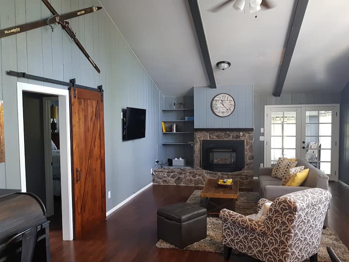 Flagstaff Rustic Chic Country Club Cabin Retreat - Flagstaff
