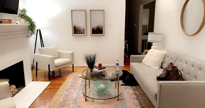 Stylish Cottage Close To Downtown - San Antonio, TX