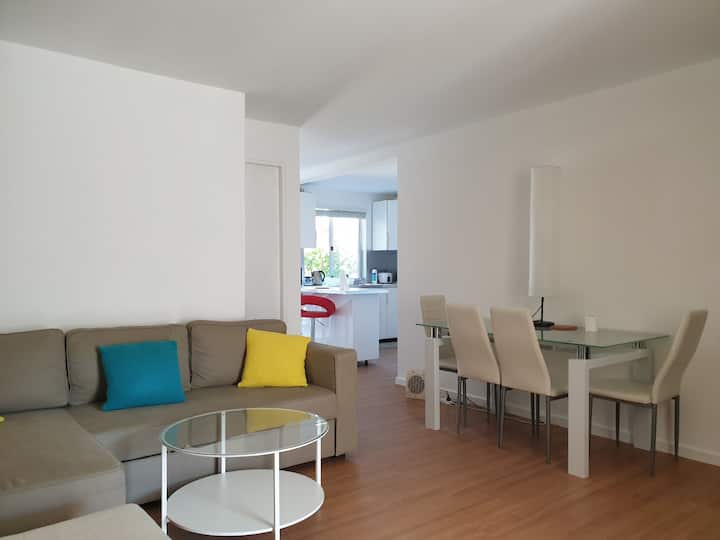 Quiet Room In 3br Apt Near City-3 - Canberra