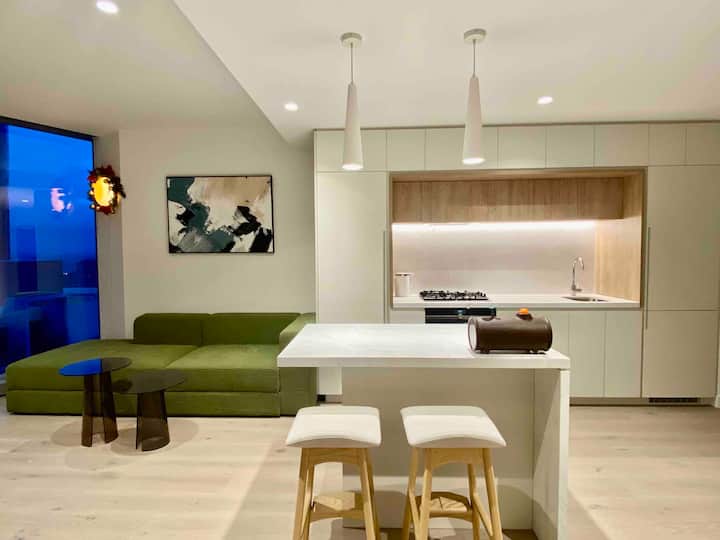 Brand New 2br  Ritz-c Complex In The Heart Of Cbd - Melbourne