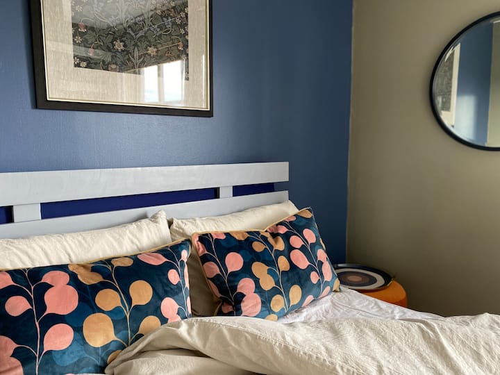 Quiet Double Room Adjourning Bathroom - Worcester