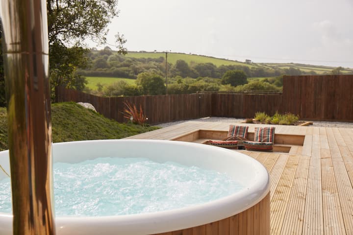 Lakeside Retreat & Hot Tub, Woolacombe 3mls - Woolacombe