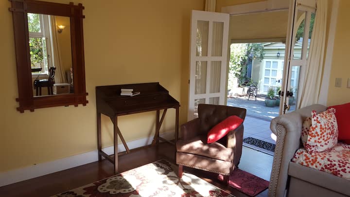 Luxury Studio In Exclusive Claremont Court - Berkeley, CA