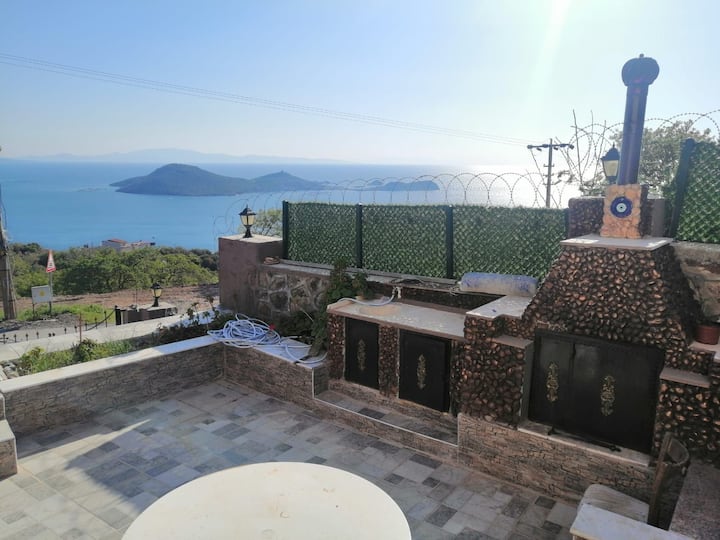 Candarli Bimeyko Triblex Havuzlu Villa - Bademli