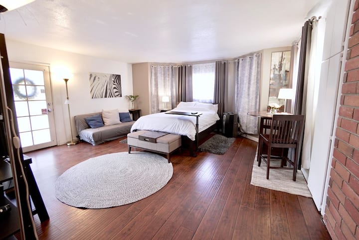 Beautiful Master Suite On Farmhouse *Sanitized* - Santa Ana, CA