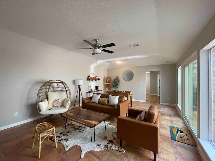 Spacious Home W/ Great Outdoor Area. - 