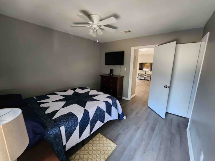 Comfy 2 Bdrm Near Universities - Tallahassee, FL