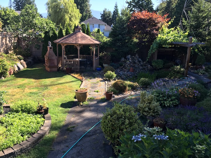 One Bedroom, Mountain & Garden View, Guest Suite - North Vancouver