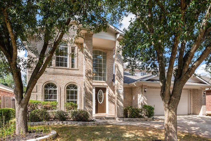 North East  Luxury Retreat - Georgetown, TX