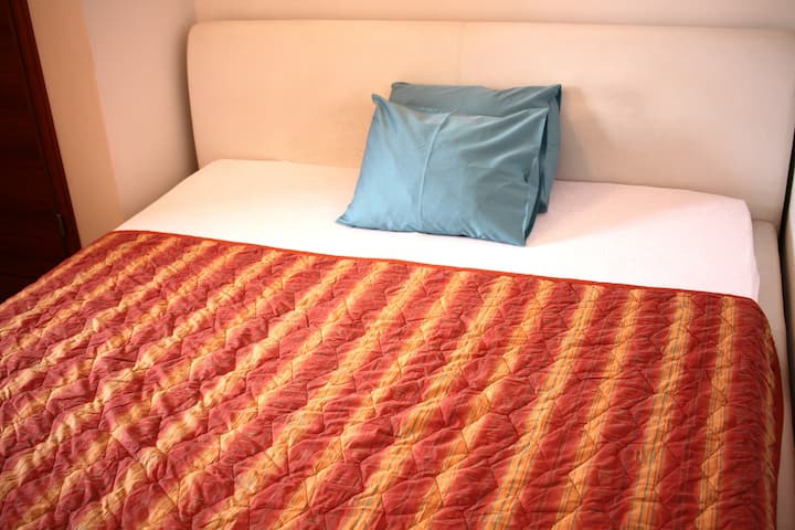 Central Location With Parking Right In Front - Bratislava