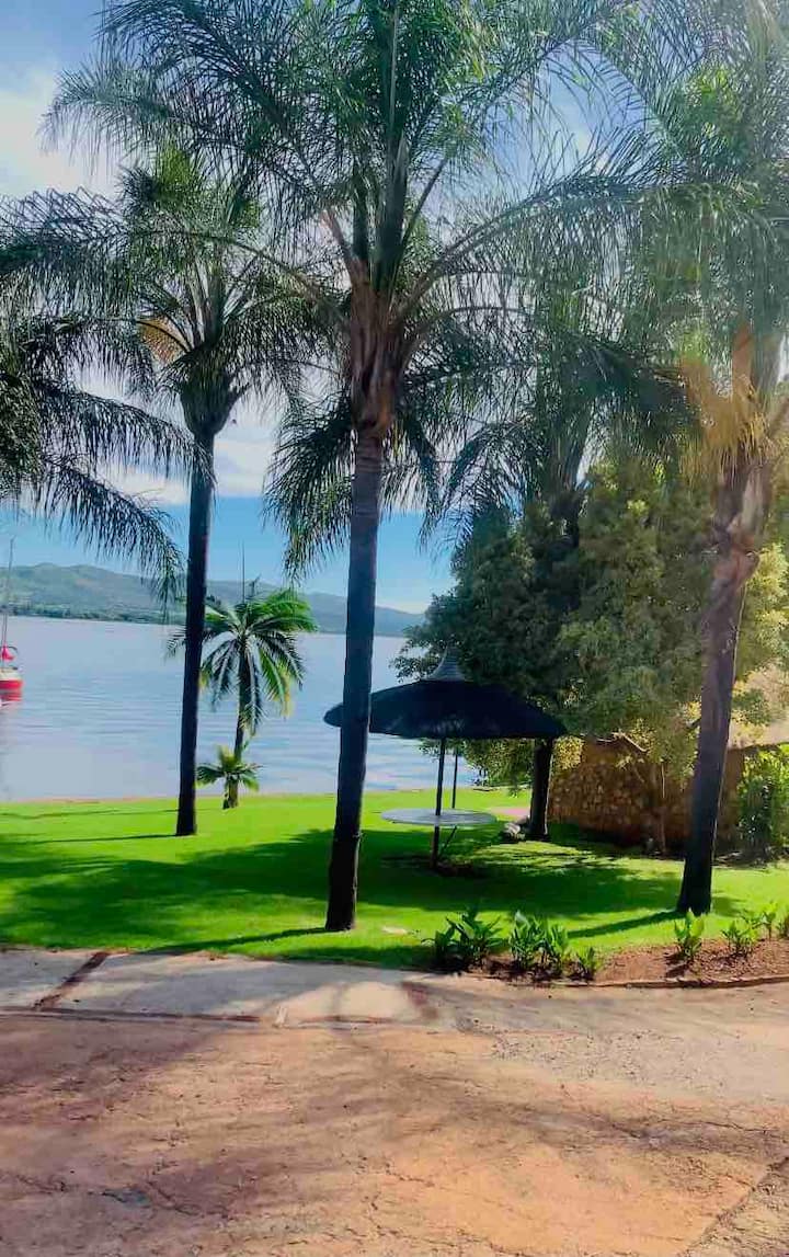 The Dam Holiday Home - Hartbeespoort