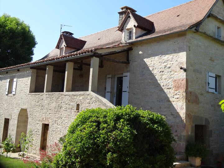 Au Merle Chanteur, Ancien Corps De Ferme Du 18e - Occitanie