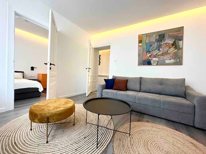 Spacious Sarajevo Apartment With Terrace & Parking - Sarajevo