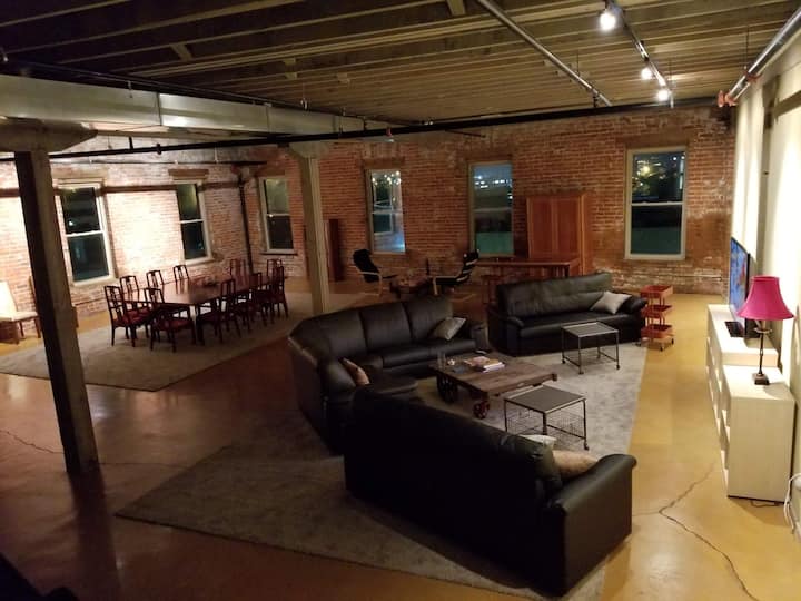 Penthouse Loft Apartment In
Downtown Cincinnati - Cincinnati