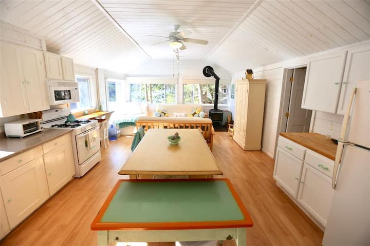 Hobie's Landing - Blissful Lake Side Cottage - - Lake Winnipesaukee, NH