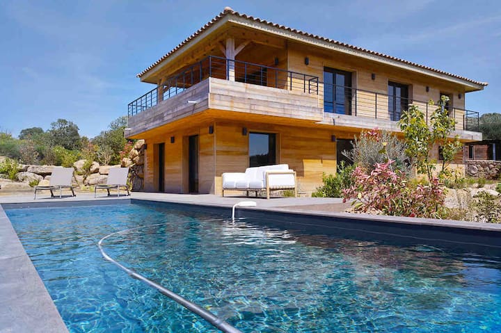 Magnifique Villa En Bois, Piscine, Vue Maquis, Mer - Figari