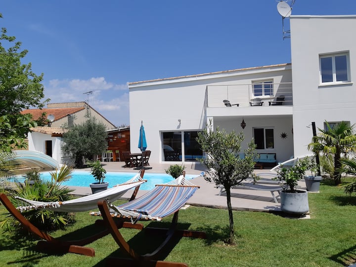 Maison Familial Proche Plage. Piscine Couverte - Royan