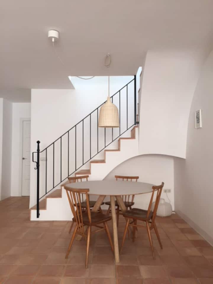 Stylish Duplex Apartment In The Heart Of Calella - Llafranc