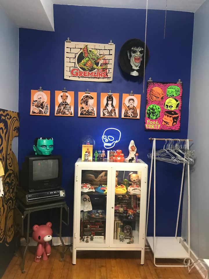 Full Size Bed In Private Monster Theme Room - Chicago, IL