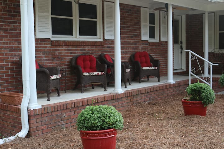 4 Bed Clean, Cozy, Cottage - West Ashley - Charleston, SC