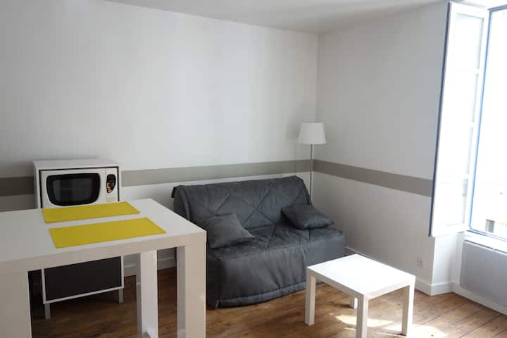 Studio In The Historic Heart (Old Market District) - La Rochelle