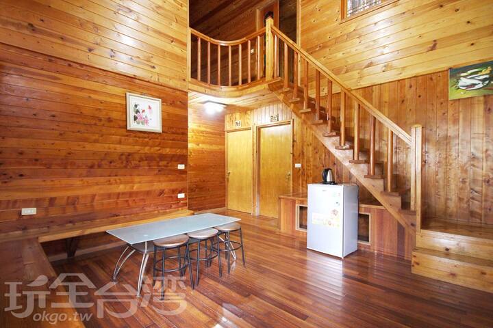 南投竹山雙湖渡假山莊 雙人房四間8人包棟木屋 - 竹山鎮