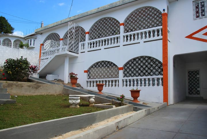 Relaxing Home With View - Jamaica
