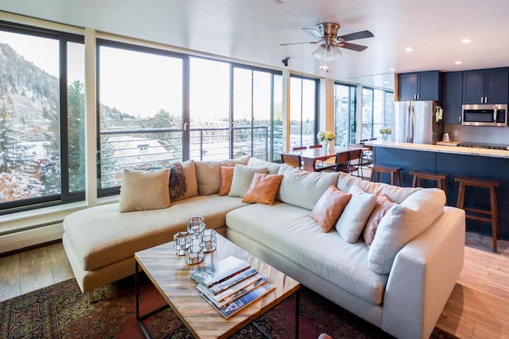 Sunny Top Floor / Ski To The Aspen Gondola! - Aspen, CO