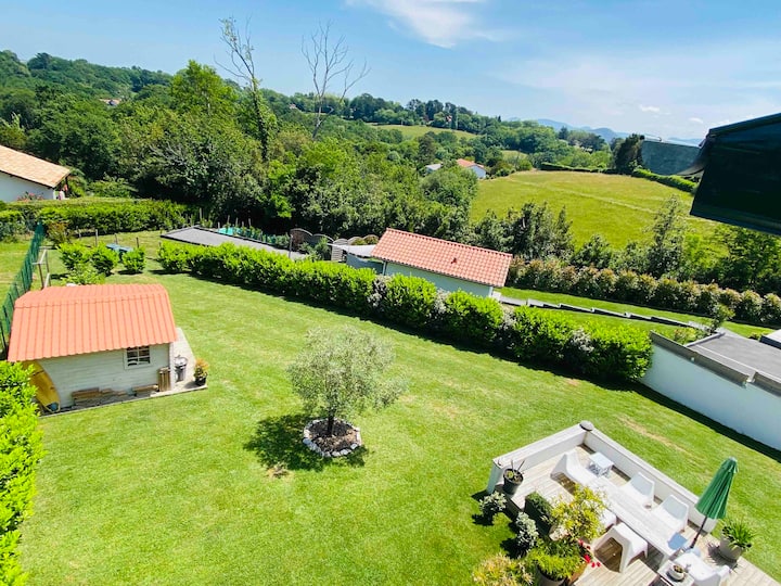 Belle Maison De Famille à La Campagne - Ciboure