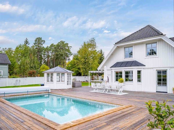 Large Newly Renovated Villa With Pool! Near Ocean! - Värmdö