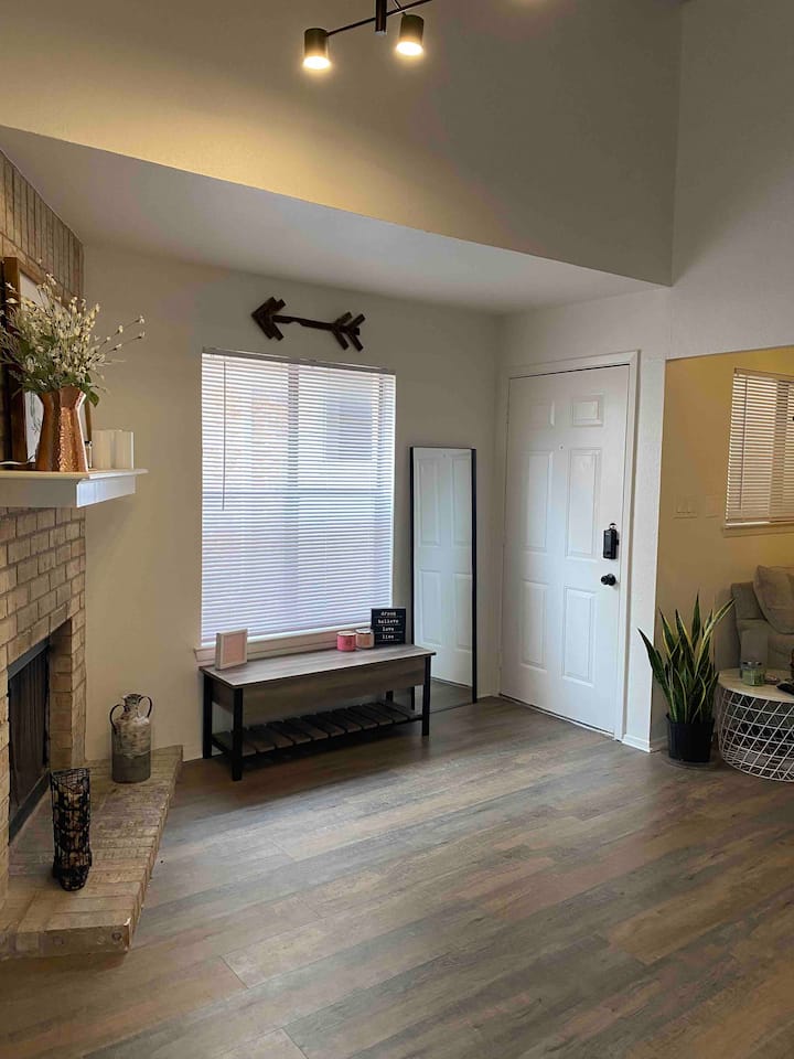 Lovely 1 Bedroom Loft - Austin, TX