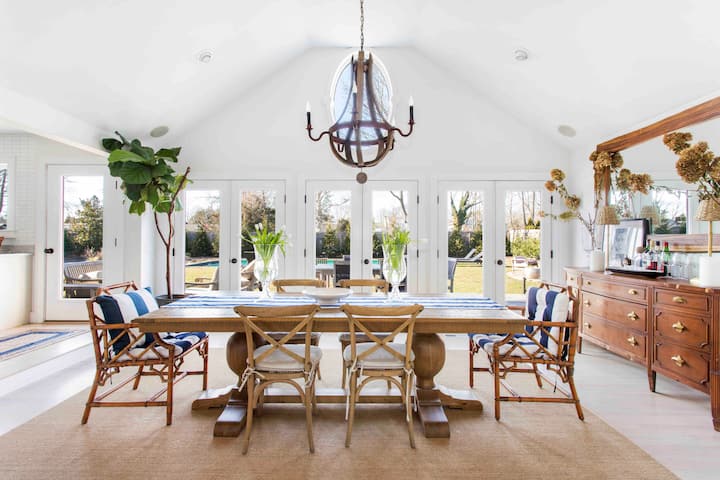 Stunning 4 Bedroom Bellport Village House W/pool - Bellport, NY