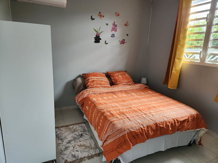 L'orchidée De Kinabalu - Cayenne