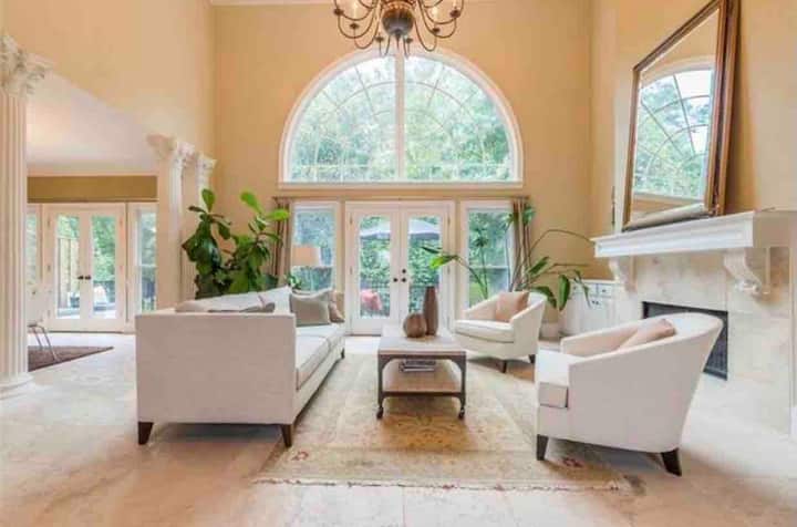 5 Bedroom In A Gated Community - Alpharetta, GA