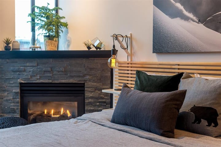 Cozy Mountain View Studio In Whistler Village - Whistler