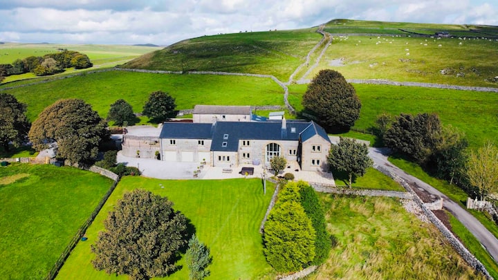 Boutique Luxury Farmhouse With Hot Tub - Castleton