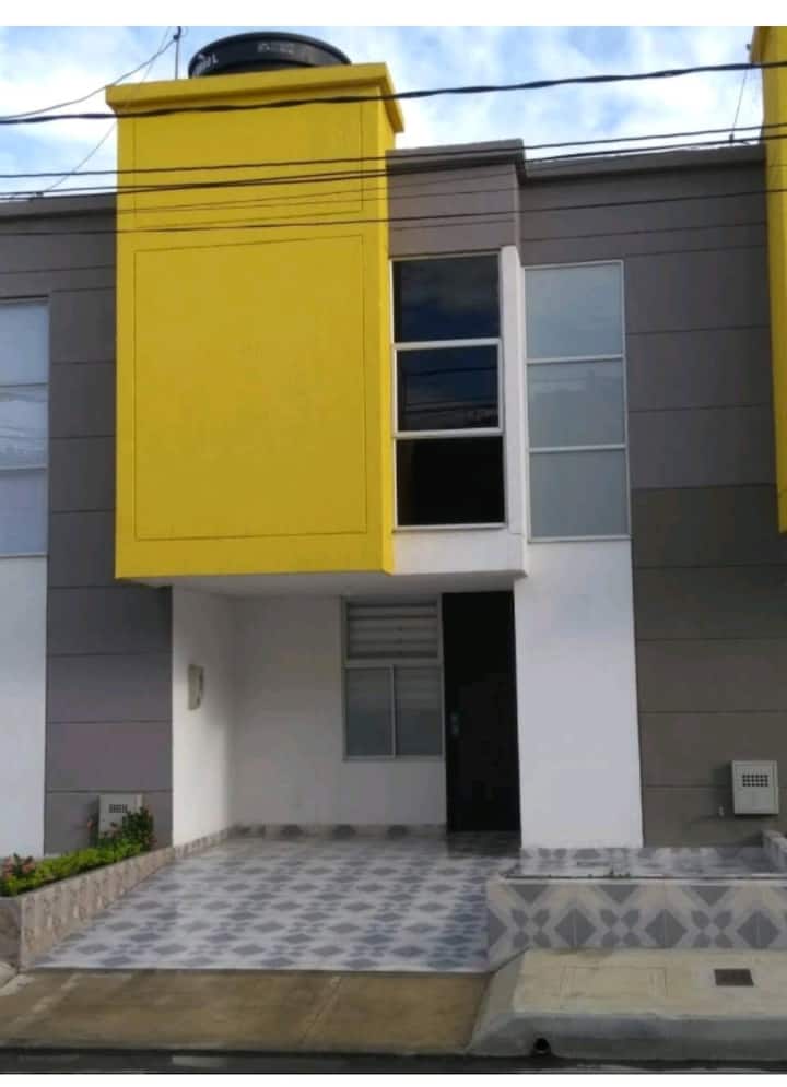 Hermosa Casa Con 3 Aires Acondicionados - Cúcuta