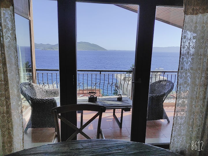 "Kaşta Full Deniz Manzaralı Konforlu çAtı Katı" - Kaş