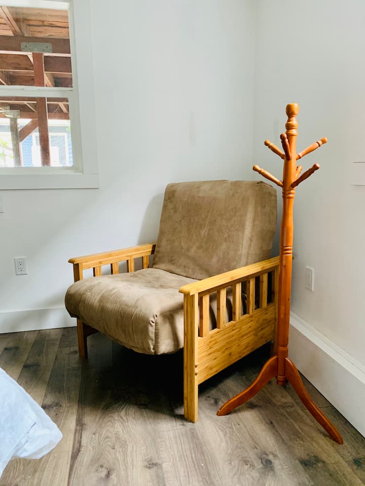 Cozy And Bright Fruitvale Studio With Parking - Alameda, CA