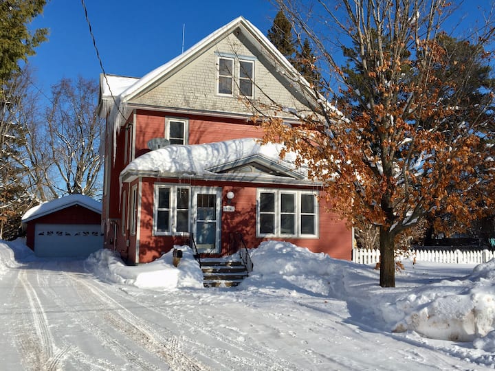 All Season Get-a-way (Room 2) - Ironwood, MI