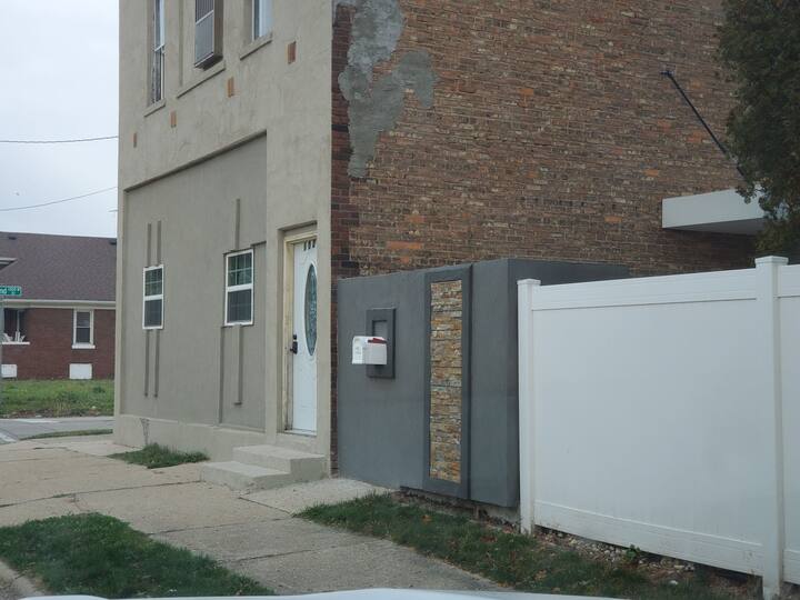Sweet Spot/kitchenette/bathroom (Twin Size Bed). - Rockford, IL