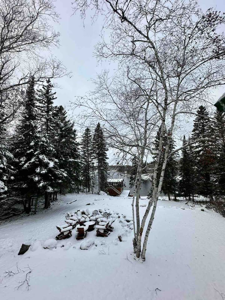 Cozy Cottage-lakefront, Hot Tub, Snowmobiling - Manitoba