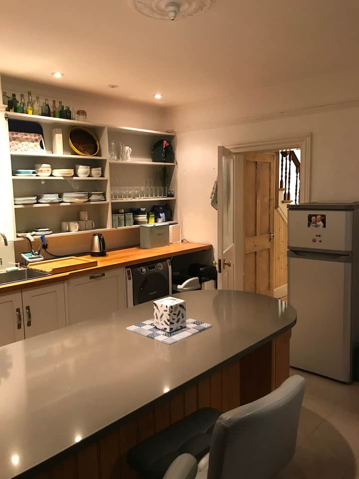 Central, Nice Double, Private Adjacent Shower Room - Cambridge