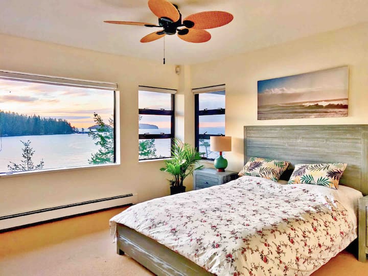 Waterfront Room1 W/ Private Bath&deck Near Marina - Bowen Island