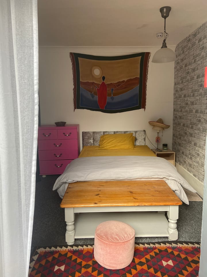 Bright Bedroom With Own Entrance Steps To The Sea - Broadstairs