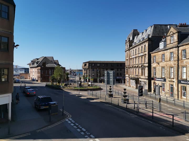 Town Centre 4 Bedroom Apartment - Loch Awe