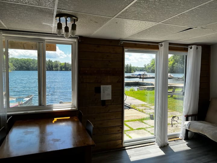 Hickory Suite: 2 Bedroom Right On The Water! - Kingston