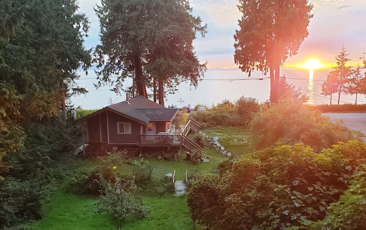 Sunshine Coast Sunset Cottage - Ocean Front - Sunshine Coast