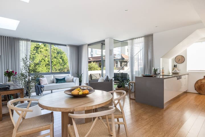 Manly Beach Luxe | Rooftop, Parking & 2br - Sydney