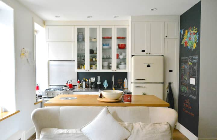 Peaceful And Spacious 2-bed East Village Apartment - Manhattan, NY